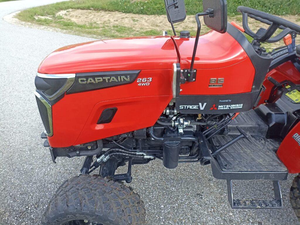 Captain 263 mit Frontlader FL 5×5 - Baumaschinen Aschauer 🚜